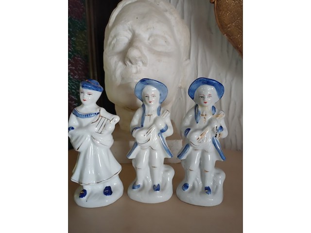 Porcelanska figura mladića i devojke