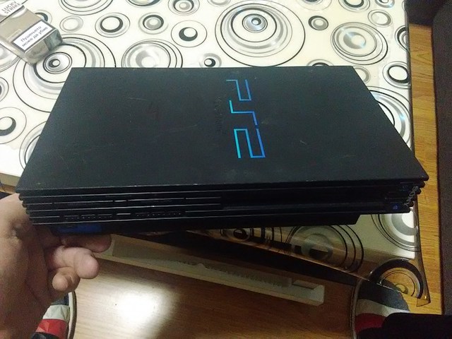 playstation 2 ne cita ko sa slika i u opisu predmeta