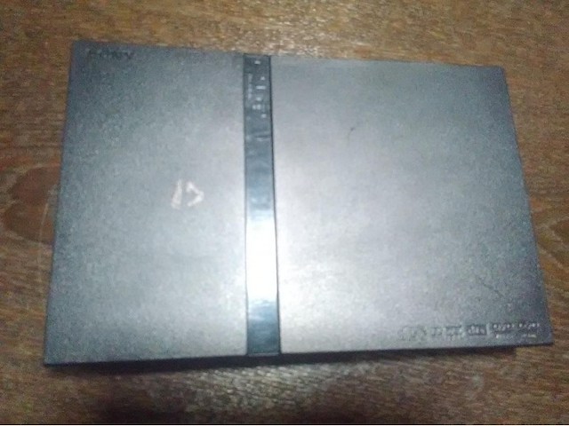 playstation 2 ne cita ko sa slika i u opisu predmeta