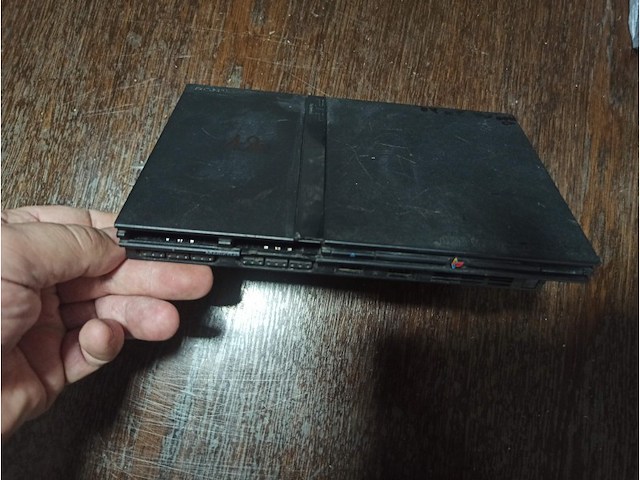 playstation 2 ispravna ko sa slika i u opisu predmeta