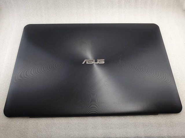 Kuciste ekrana za Asus R558