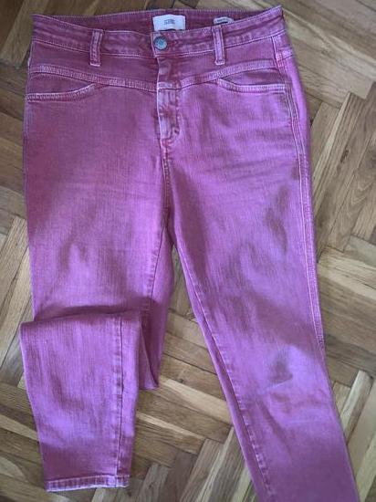 Zute i roze pantalone