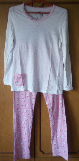 Belo-roza pidžama