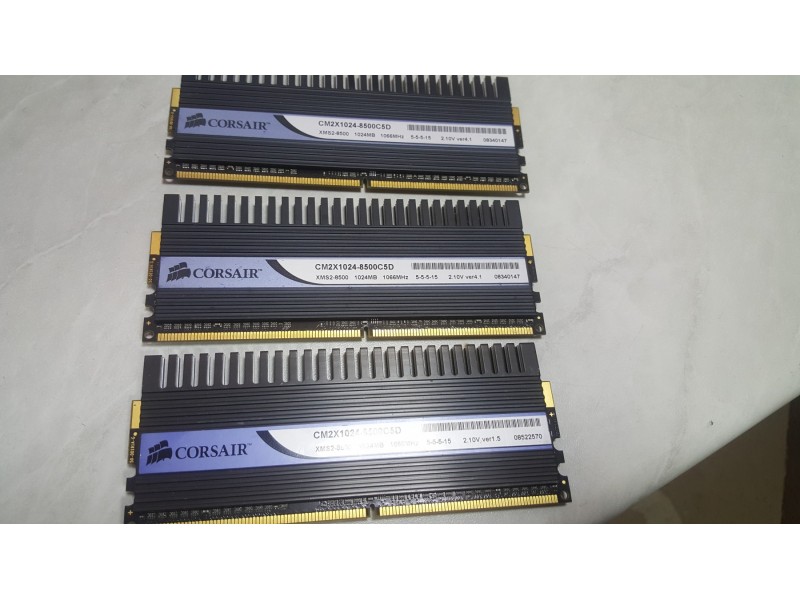 ddr2 3x1gb corsair dominator 1066mhz isprsavne