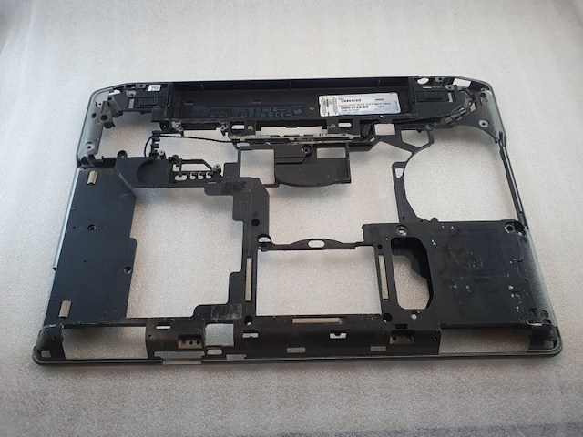 Donji deo kucista za Dell Latitude E6420 , P15G