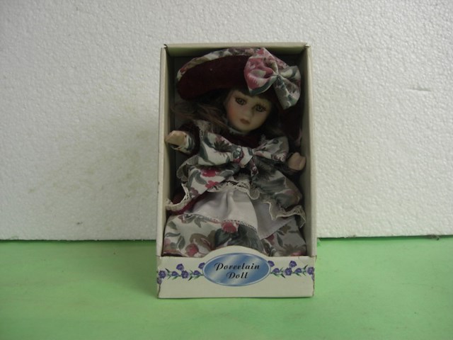 Porcelanska lutka 3