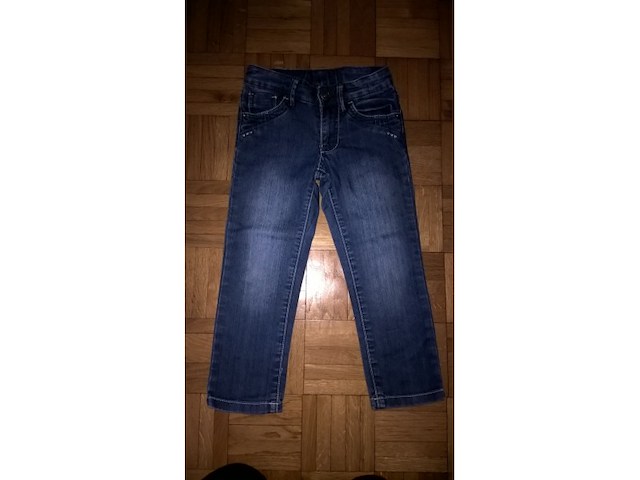 Pantalone farmerke benetton 3-4 g.kao nove.