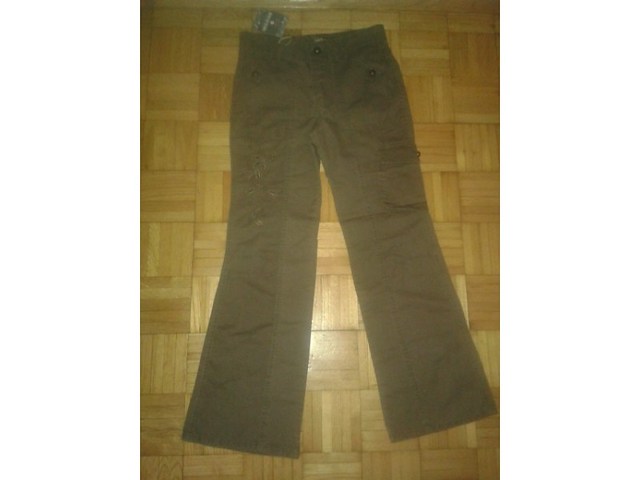 Pantalone velicina 14 nove.