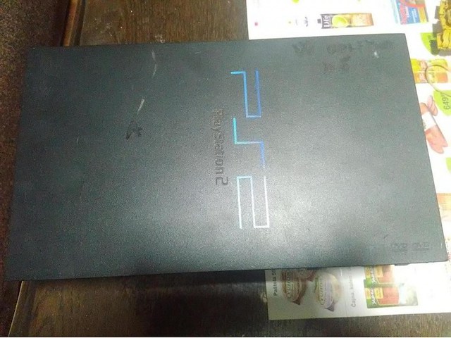 playstation 2 ispravna ko sa slika i u opisu predmeta