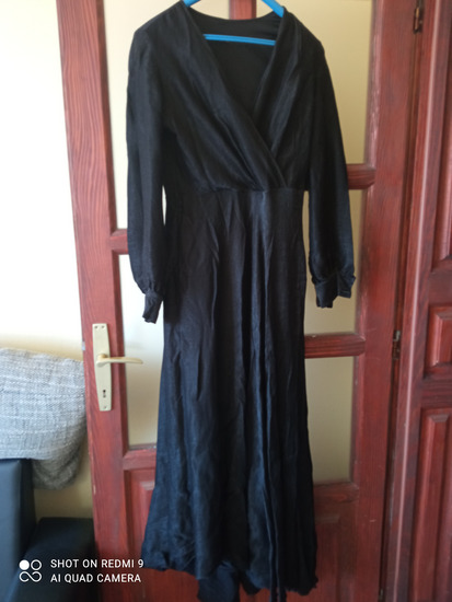 Duga crna haljina