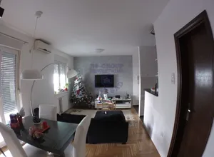 Prodaja Stan - Novi Sad, Detelinara: Sajam - Sajmište