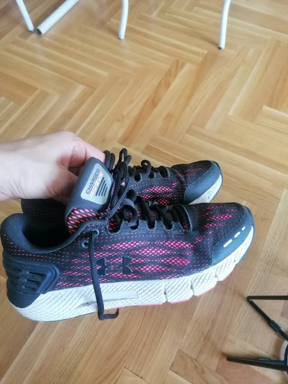 UNDER ARMOUR Patike za trening