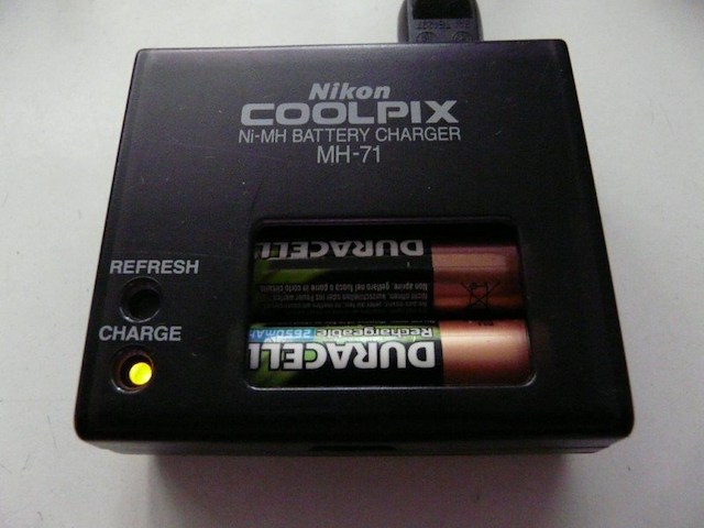 Nikon CoolPix MH-71 - punjac baterija