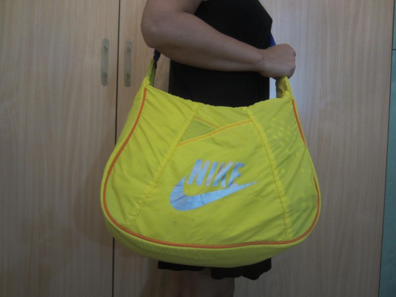 Orginal NIKE zenska sportska torba-EXTRA OCUVANA