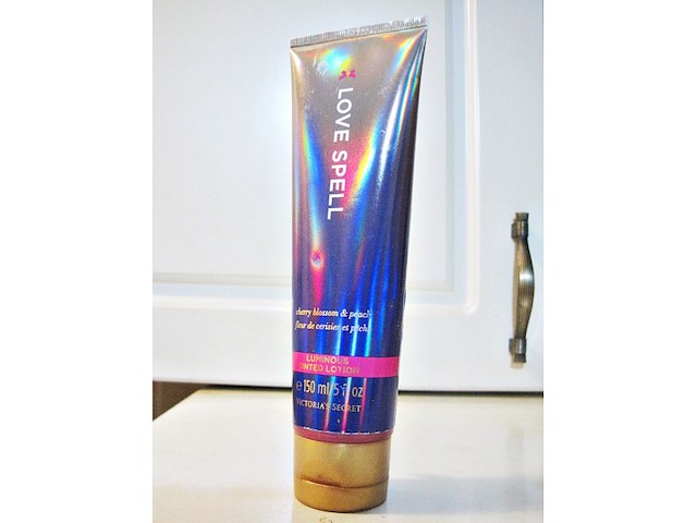 Victoria`s Secret Love Spell Luminous Tinted Lotion