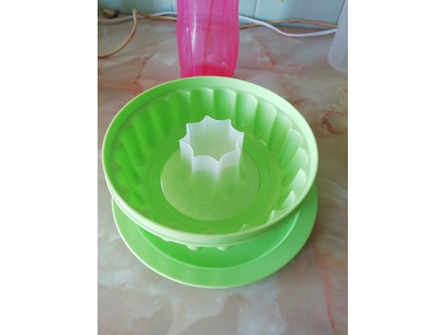 Tupperware kalup sa rupom manji