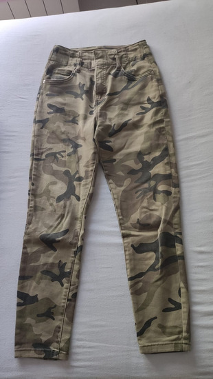 Pantalone sa vojničkim printom