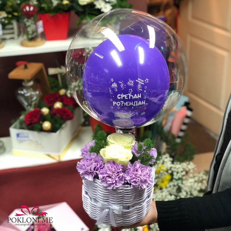 Balon ” Srećan rodjendan” u balonu & korpici karanfila i ruže + Poklon čestitka – Šifra 200