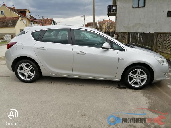 Polovni Delovi Za Opel Astra J 1.6 Kompletan Auto U Delovima
