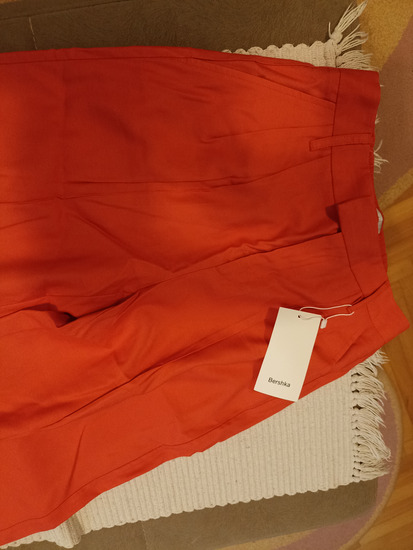 Bershka pantalone,Novi model, etiketa, 34/36