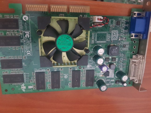 Dell Nvidia Quadro FX 500 128MB DDR 128Bit DVI AGP