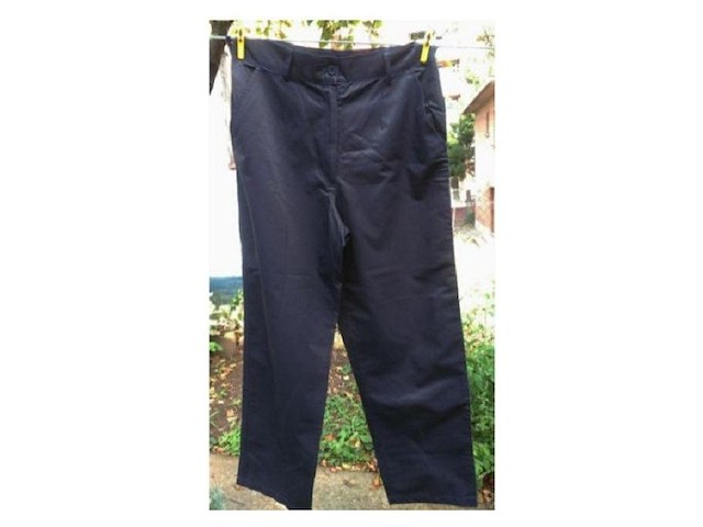 Radne pantalone br. 42  Sirina u struku 42 cm duzina pa