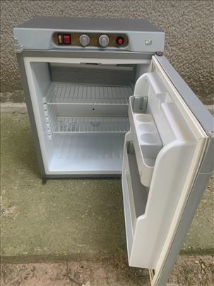 Waeco kamperski frižider 220V / 12V / plinska boca