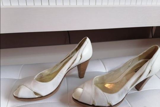 Venturini sandale bele broj 40 prirodna koža novo