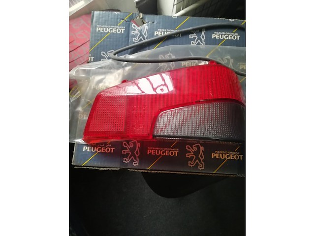 Staklo stop lampe Peugeot 106 desno