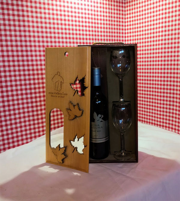 Drvene kutije za vinsku bocu i dve čaše