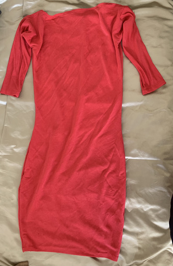 Šivena crvena haljina