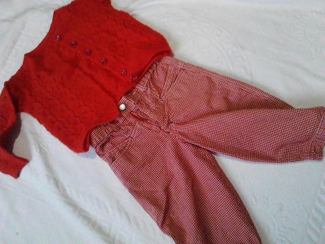 crveni dzemper-92 i pantalone