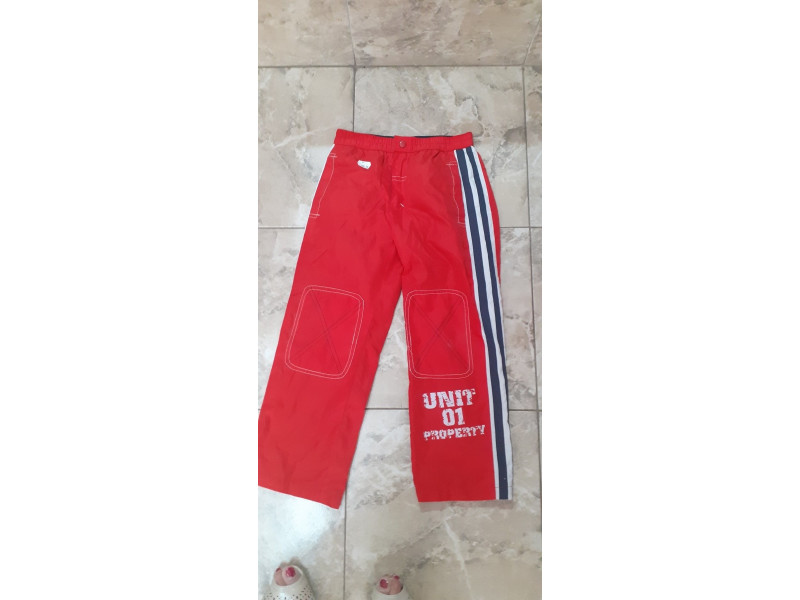 R 5 letnje pantalone vel 5