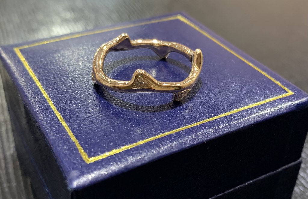 Prsten od žutog zlata sa dijamantima