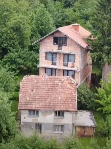 Prodajem dve kuće u Sarajevu