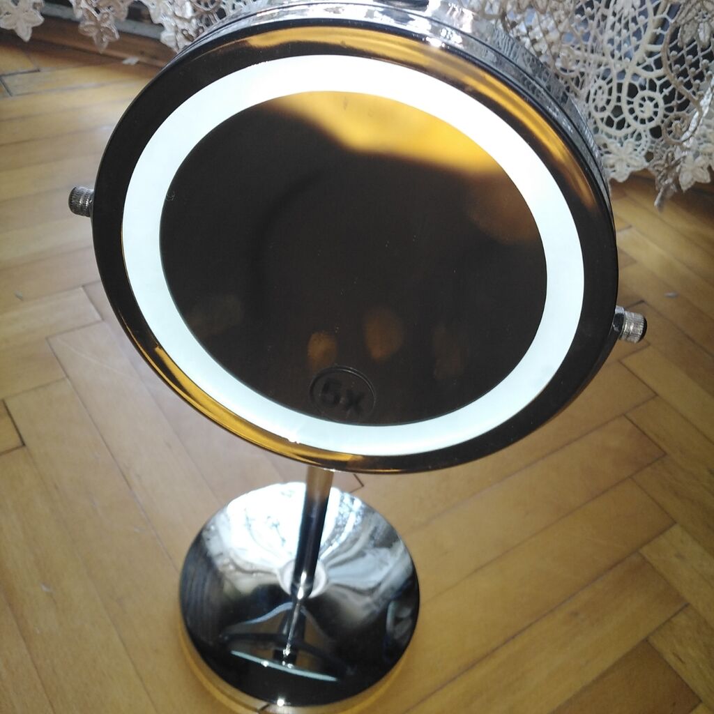 Novo kozmeticko ogledalo sa osvetljenim ivicama doneseno iz Nemacke u