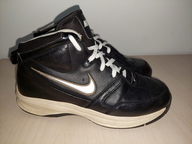 Nike duboke kozne patike br 38,5 original