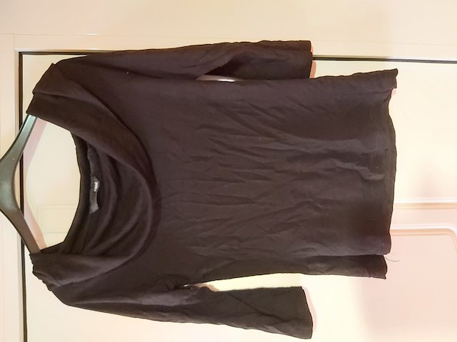 H&;M crna majica