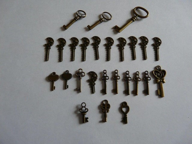 Privesci - 26 komada u obliku ključeva
