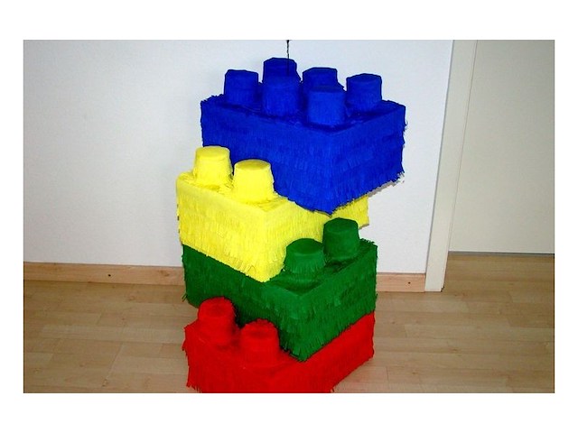 Lego kocke, pinjata