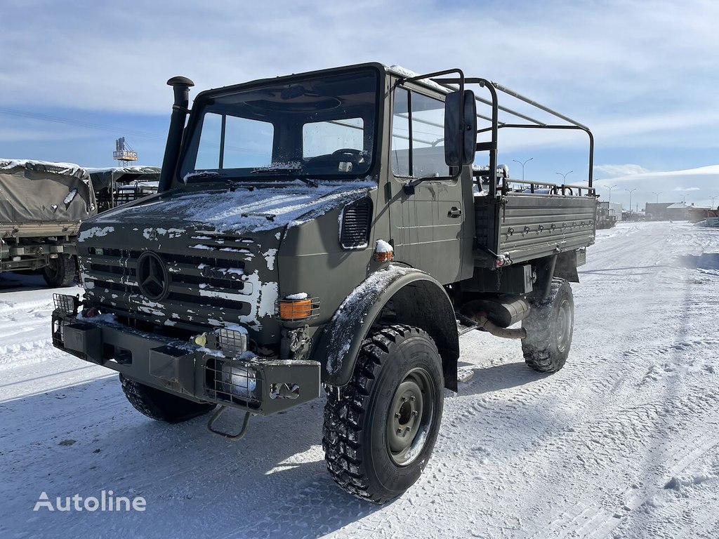 Mercedes-Benz Unimog U 4000 kamion s ravnom platformom