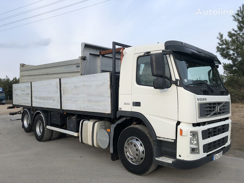 Volvo fm 12 300 KM 6x2 burty kamion s ravnom platformom