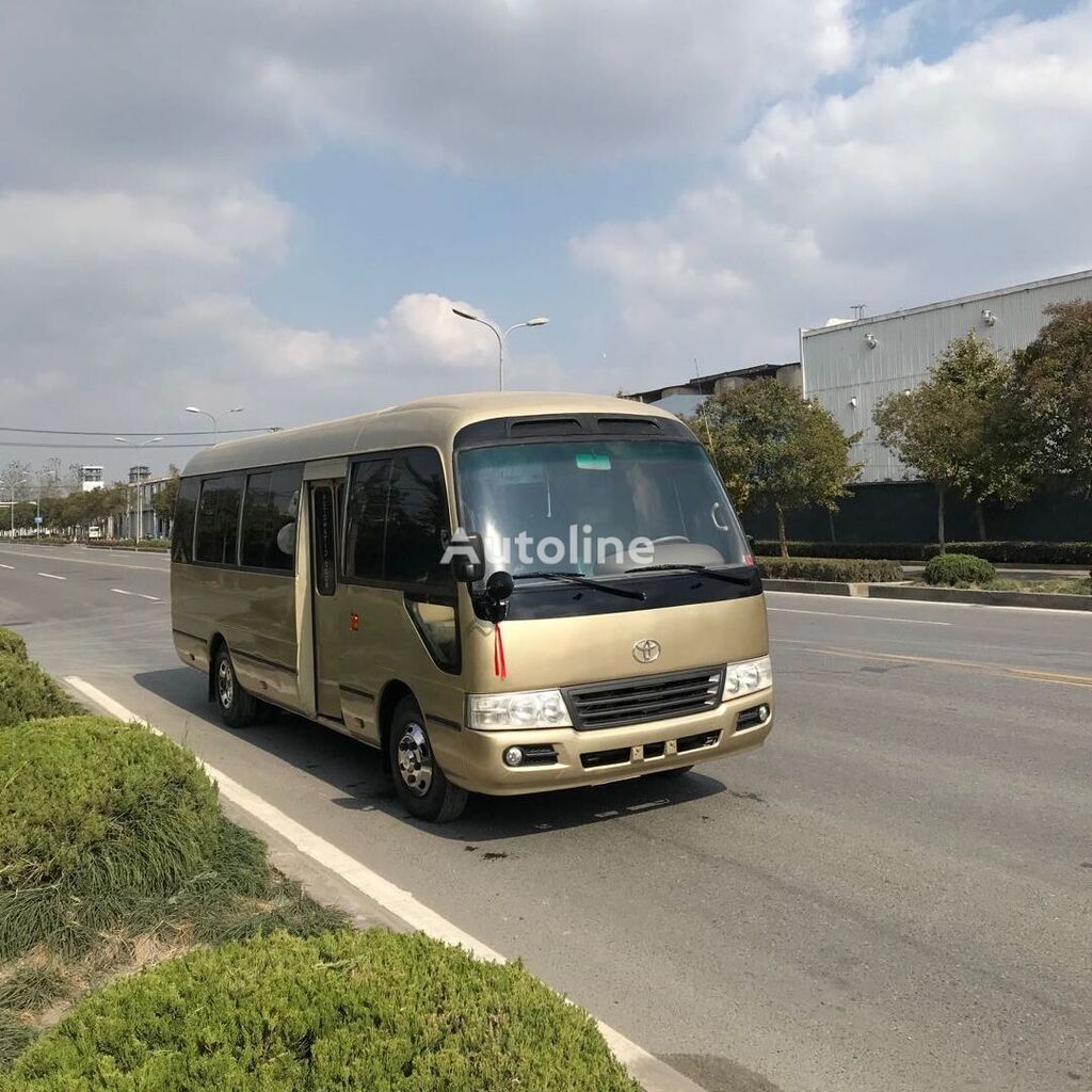 Toyota Coaster prigradski autobus