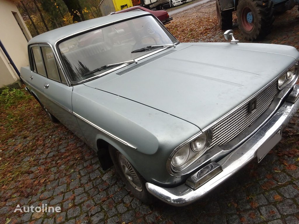 Toyota CROWN 4D sedan