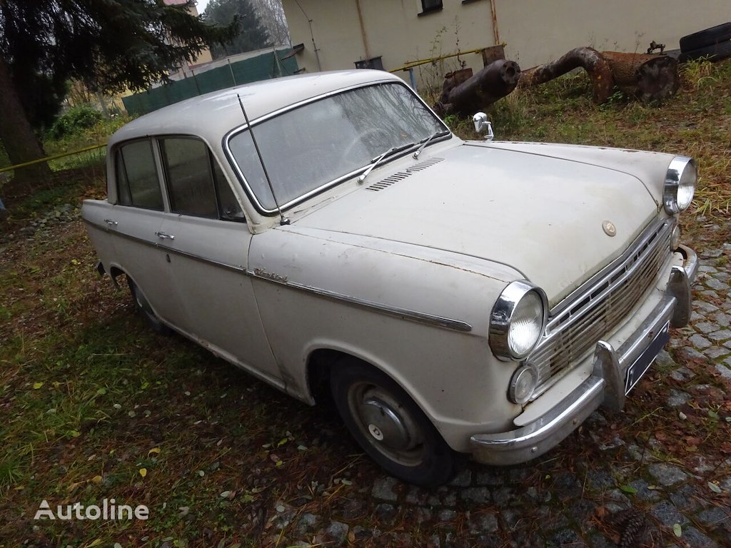 Datsun P312 sedan