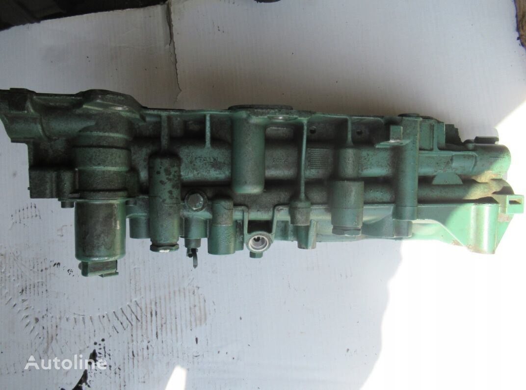 Volvo FH4 EURO6, EURO 6 emission oil filter housing, 22093239, control VOLVO kućište filtera za ulje za Volvo FH4 tegljača