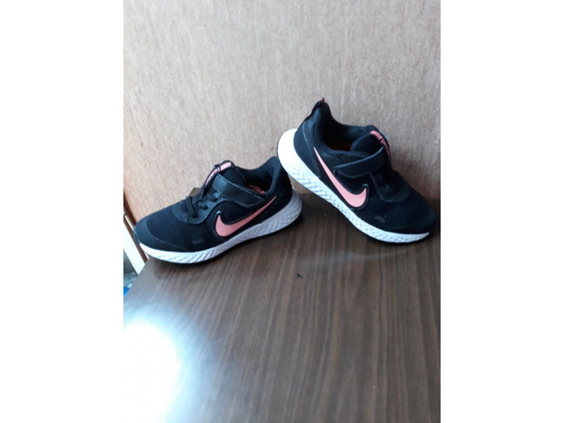 PATIKE "NIKE" br. 30/19,5cm.