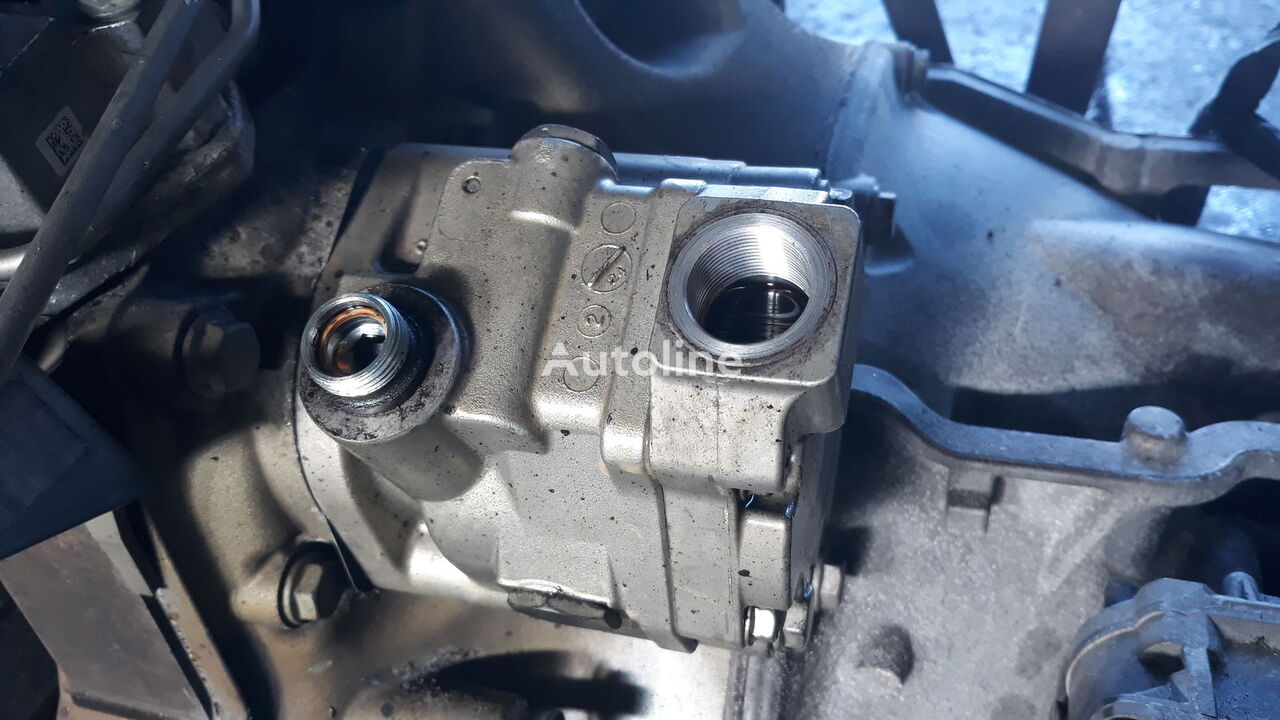 Mercedes-Benz MB power steering pump A9604600280 servo pumpa za Mercedes-Benz Actros MP4 tegljača