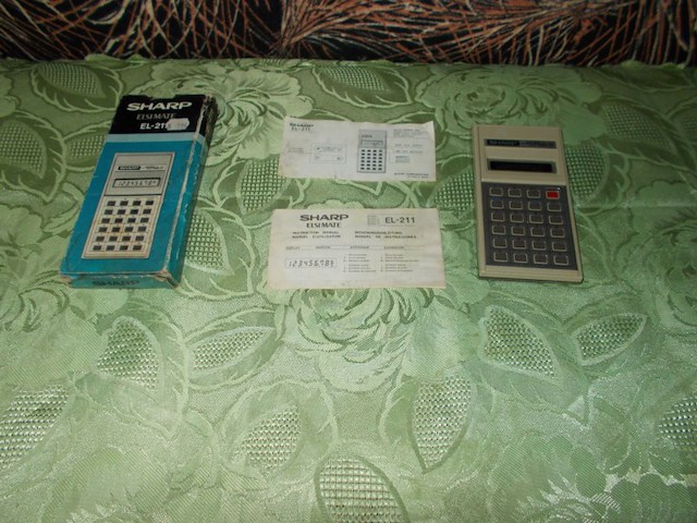 Sharp Elsi Mate EL-211 kalkulator iz 1980 godine