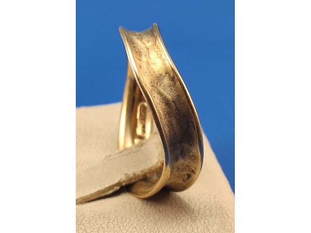 Christopher Esber dizajnerski prsten - pozlaćeno srebro